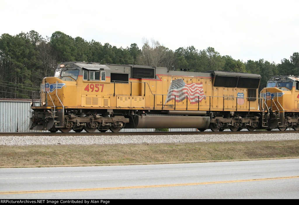 UP SD70M 4957 gets the green